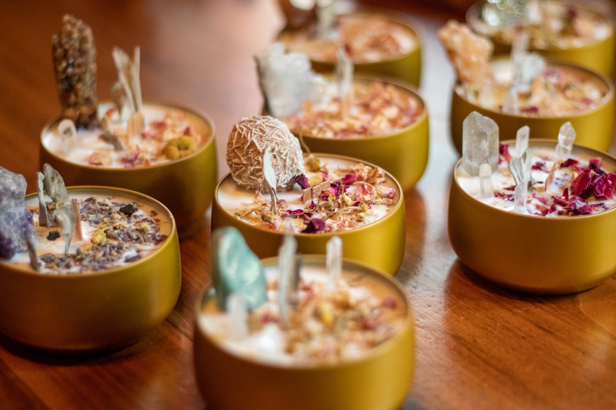 ARTISAN CRYSTAL CANDLES - Elemental Healing Candle - Eucalyptus Essent ...